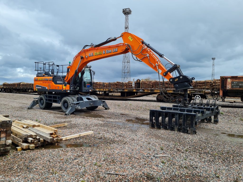 plant hire – rubber duck 3 | S.E Davis & Son Ltd