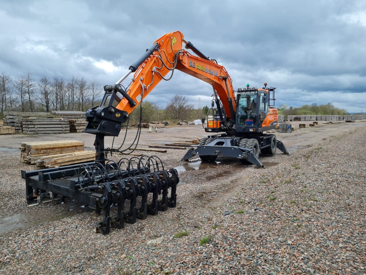 plant hire – rubber duck 4 | S.E Davis & Son Ltd